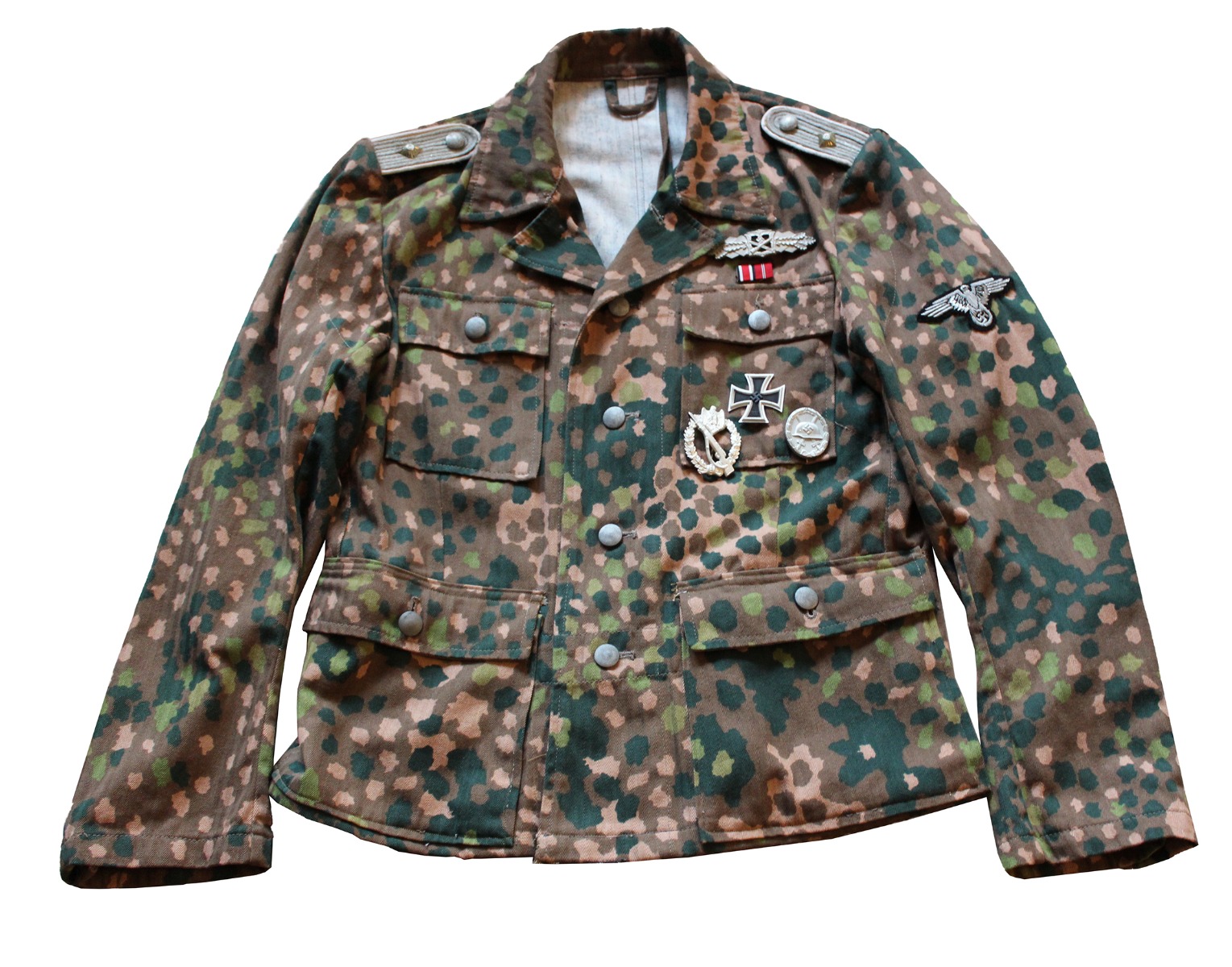 GERMAN WW2 SS M-44 DOT PATTERN CAMOUFLAGE TUNIC WITH INSIGNIA GERMAN WW2 SS M-44 DOT PATTERN CAMOUFLAGE TUNIC WITH INSIGNIA